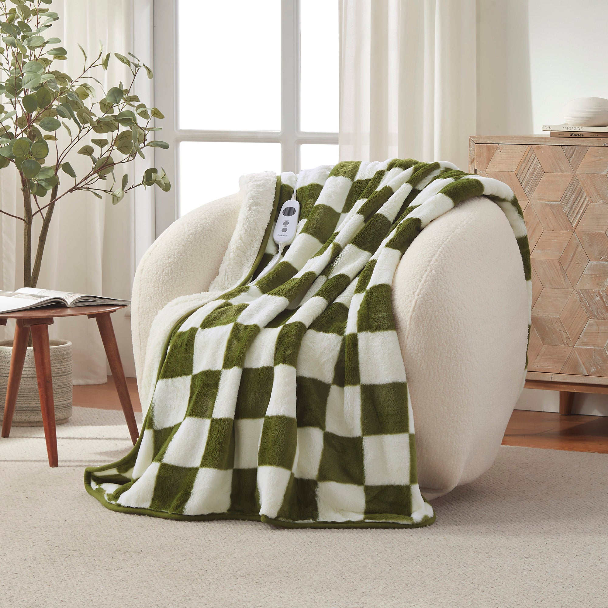 Ultra Soft Checkered Fleece Heated Throw Blanket | Reversible | Dreamaker