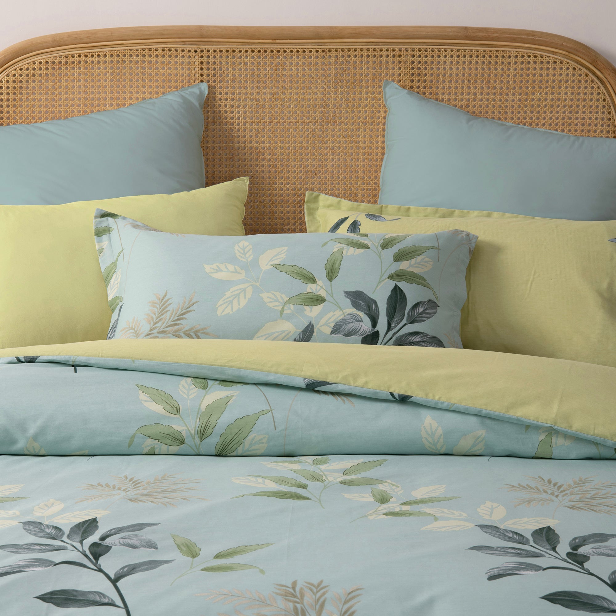 Dreamaker Floral Reversible Quilt Cover Set | 100% Cotton | 2 in 1
