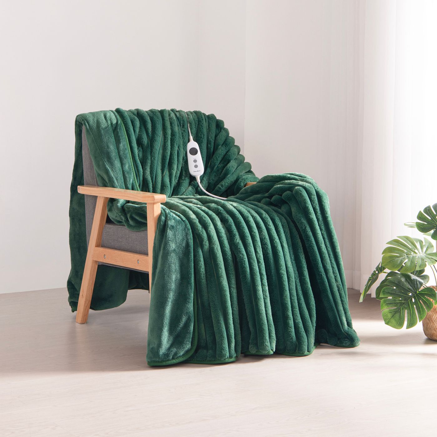 Dreamaker: Bed Linen, Quilts, Pillows, Blankets & More