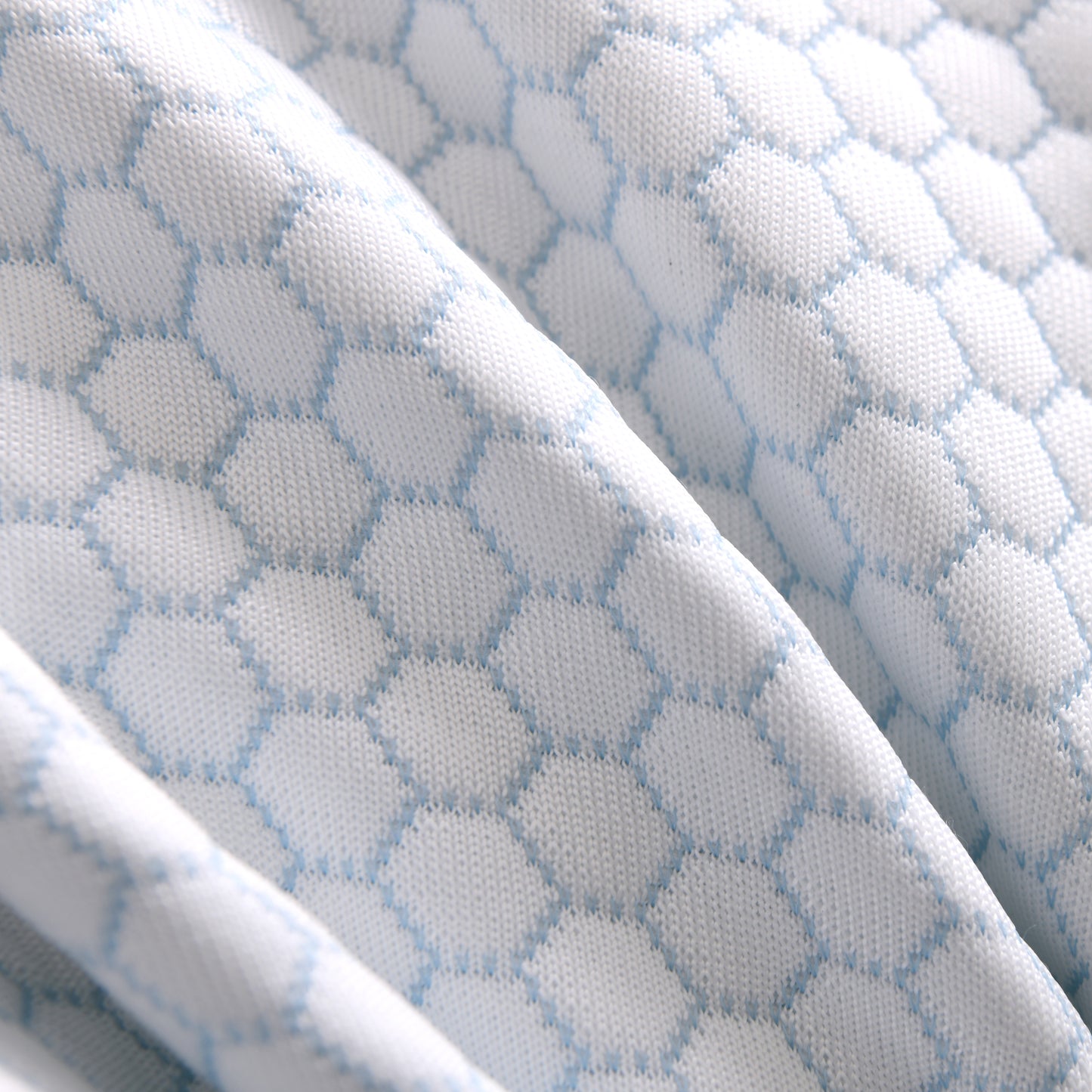 Cool Breathe Memory Fibre Mesh Gusset Pillow - 66 x 42 cm – DreamakerAU